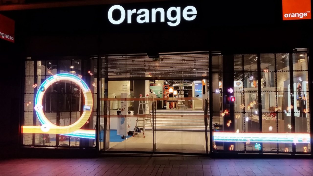 Orange installed transparent LED Vidéo displays