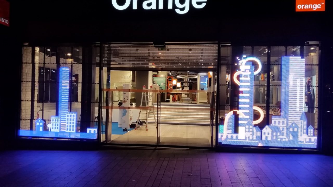 Orange installed transparent LED Vidéo displays