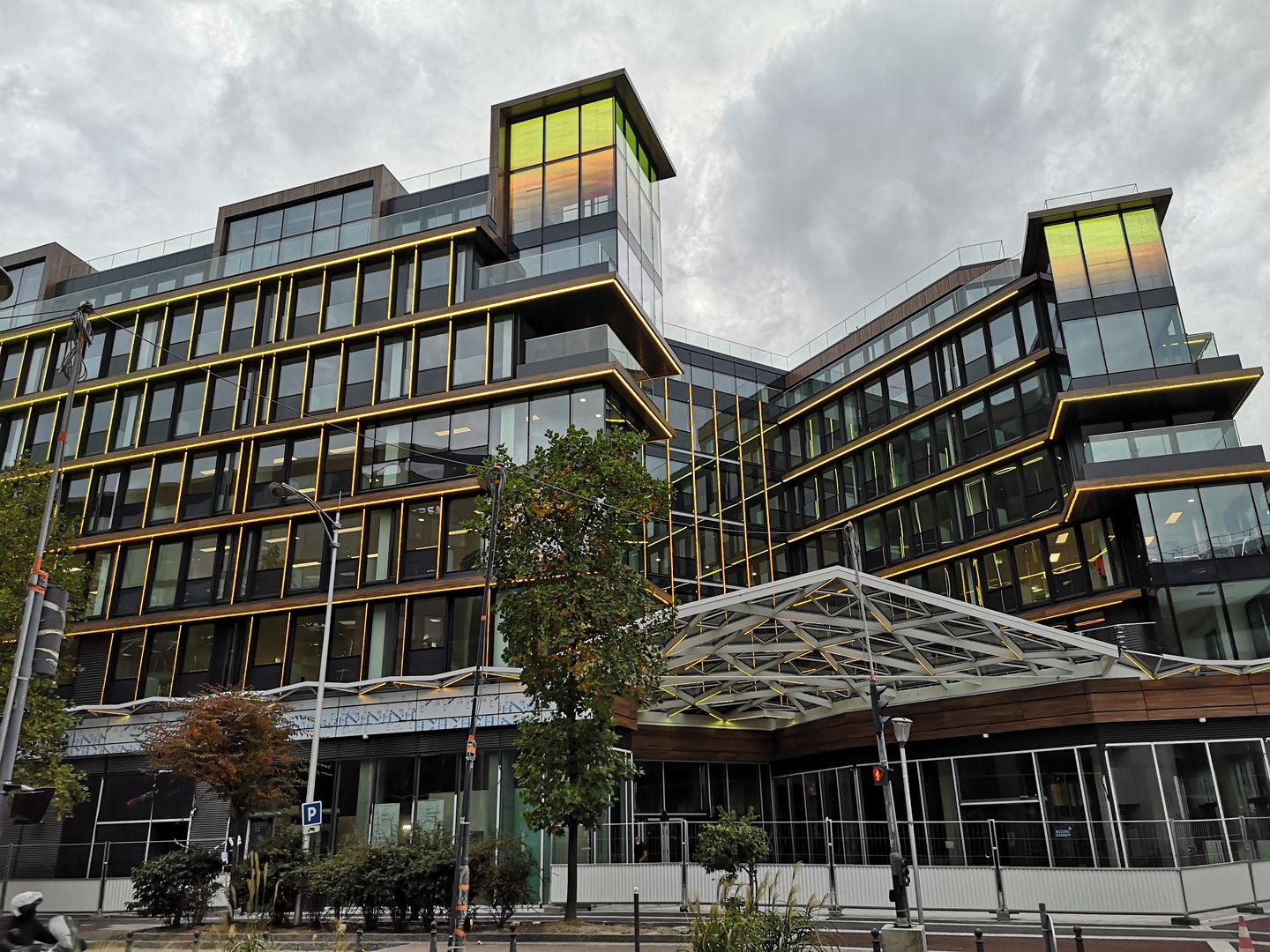 Discover the Stunning Visuals: Screens and LED Rods for General Video ...